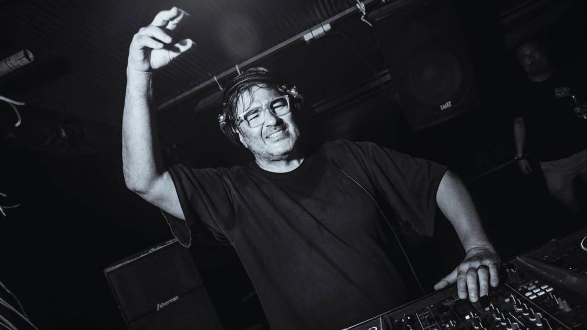 A Sunset To The Rhythm Of The Hits Of The Famous Dj Wally Lopez ...