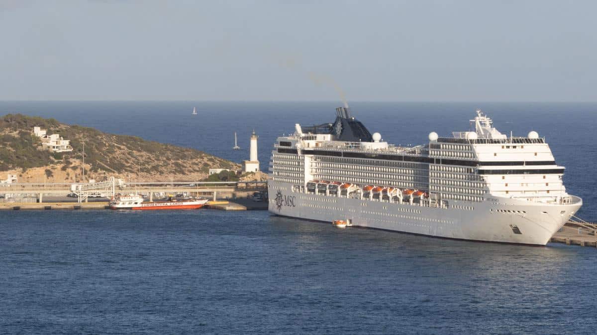 Man Falls Into Void From Botafoc Lighthouse – Diario De Ibiza News